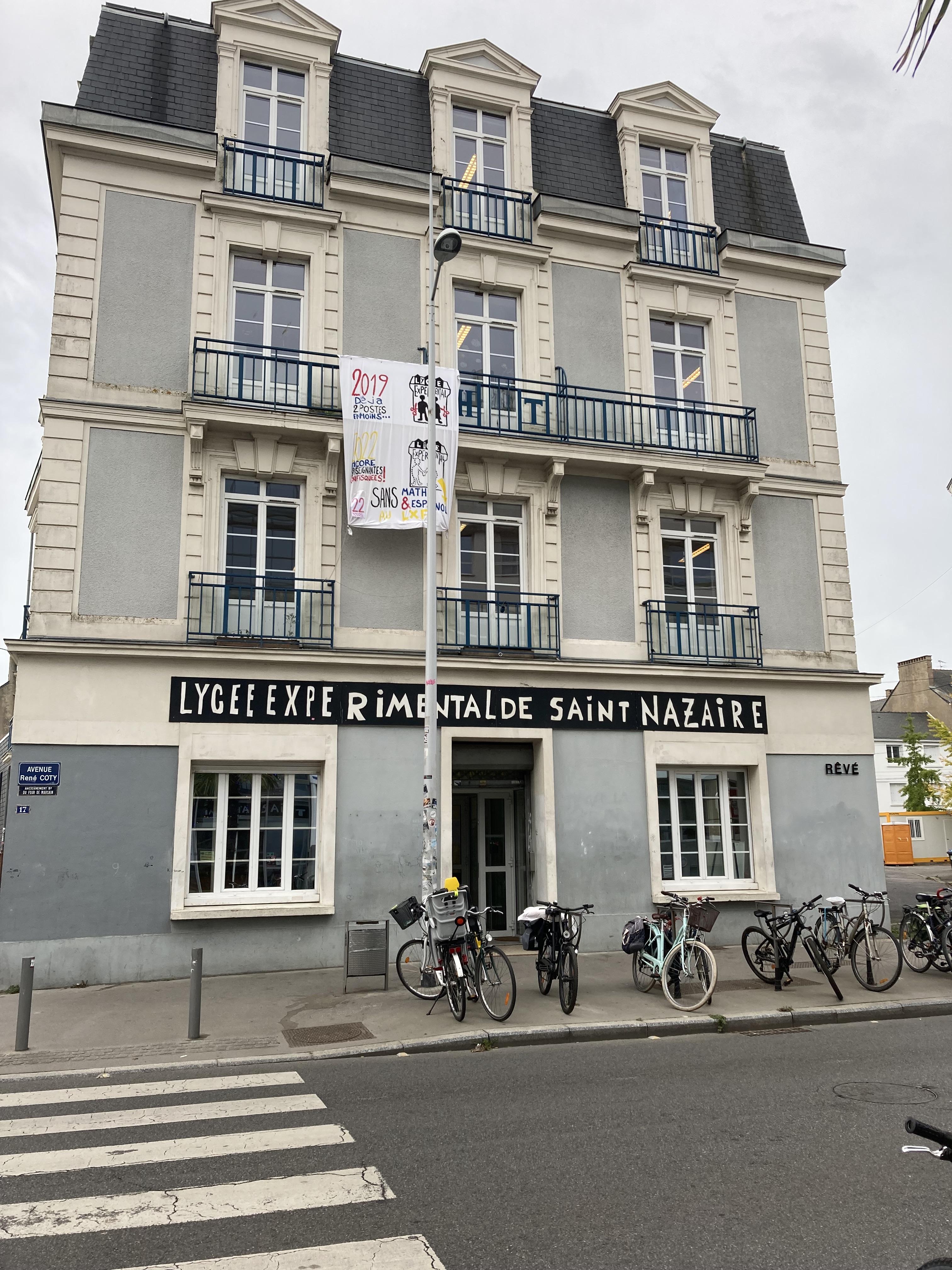 À Saint-Nazaire, un lycée qui ne ressemble pas à un lycée – La ...